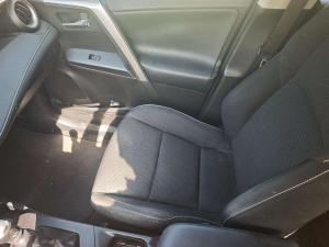 White Toyota RAV4 2016 in Siauliai, with an engine capacity of 2.00 L and mileage of 214 thousand km for 9700 €, photo 14 on AUTOMOTO.COM.LV