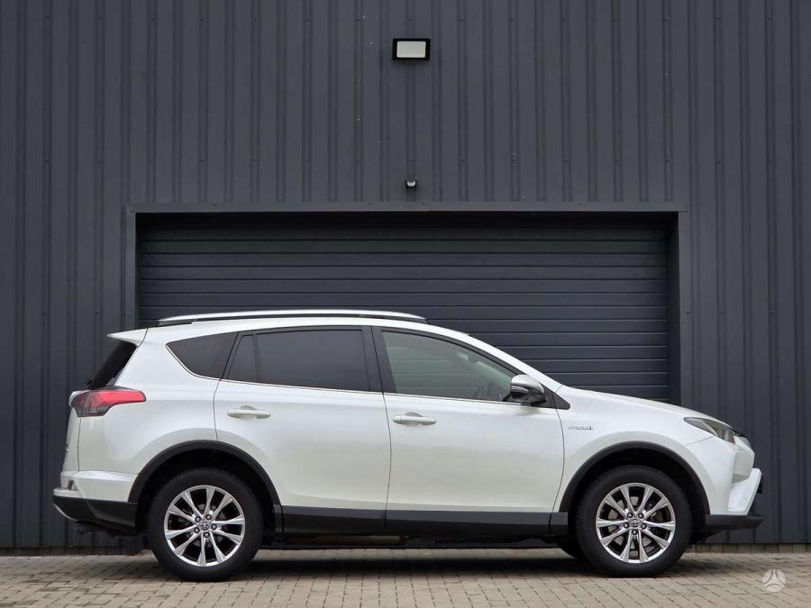 Balts Toyota RAV4 2016 Kauņa, ar dzinēja tilpumu 2.49 L un nobraukumu 211 tūkst. km par 17450 €, foto 9 vietnē AUTOMOTO.COM.LV
