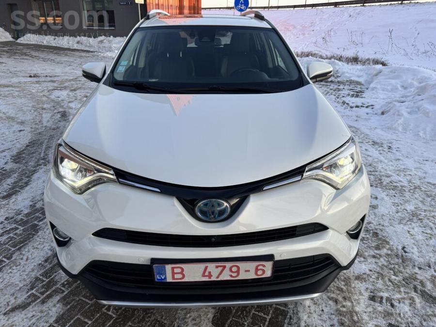 Balts Toyota RAV4 2016 Daugavpils, ar dzinēja tilpumu 2.50 L un nobraukumu 229 tūkst. km par 15750 €, foto 3 vietnē AUTOMOTO.COM.LV