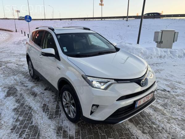 Toyota RAV4 2016 Daugavpils vietnē Balts Toyota RAV4 2016 Daugavpils, ar dzinēja tilpumu 2.50 L un nobraukumu 229 tūkst. km par 15750 €, foto 10 vietnē AUTOMOTO.COM.LV
