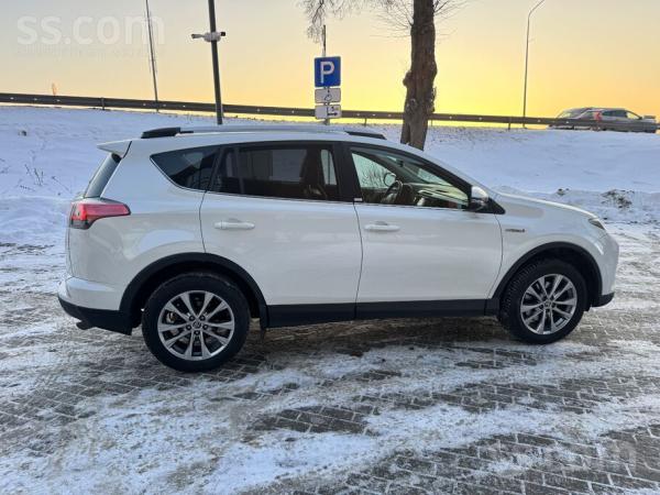 Toyota RAV4 2016 Daugavpils vietnē Balts Toyota RAV4 2016 Daugavpils, ar dzinēja tilpumu 2.50 L un nobraukumu 229 tūkst. km par 15750 €, foto 11 vietnē AUTOMOTO.COM.LV