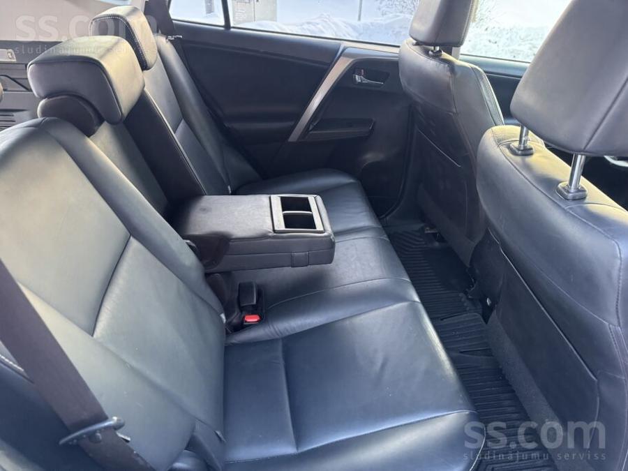Balts Toyota RAV4 2016 Daugavpils, ar dzinēja tilpumu 2.50 L un nobraukumu 229 tūkst. km par 15750 €, foto 23 vietnē AUTOMOTO.COM.LV