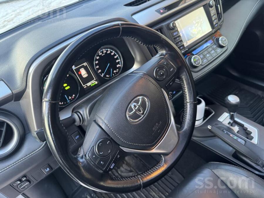 Balts Toyota RAV4 2016 Daugavpils, ar dzinēja tilpumu 2.50 L un nobraukumu 229 tūkst. km par 15750 €, foto 24 vietnē AUTOMOTO.COM.LV