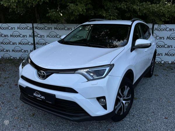 Toyota RAV4 2016 in Vilnius on AUTOMOTO.COM.LV White Toyota RAV4 2016 in Vilnius, with an engine capacity of 2.00 L and mileage of 228 thousand km for 11400 €, photo 3 on AUTOMOTO.COM.LV