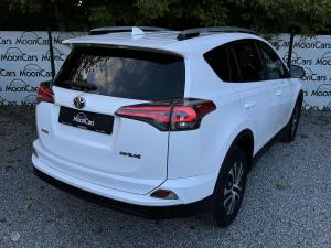 White Toyota RAV4 2016 in Vilnius, with an engine capacity of 2.00 L and mileage of 228 thousand km for 11400 €, photo 7 on AUTOMOTO.COM.LV