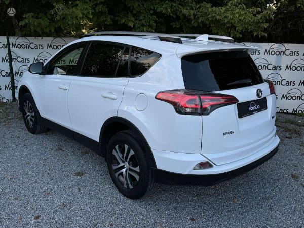 Toyota RAV4 2016 in Vilnius on AUTOMOTO.COM.LV White Toyota RAV4 2016 in Vilnius, with an engine capacity of 2.00 L and mileage of 228 thousand km for 11400 €, photo 8 on AUTOMOTO.COM.LV