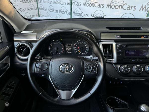 Toyota RAV4 2016 in Vilnius on AUTOMOTO.COM.LV White Toyota RAV4 2016 in Vilnius, with an engine capacity of 2.00 L and mileage of 228 thousand km for 11400 €, photo 11 on AUTOMOTO.COM.LV