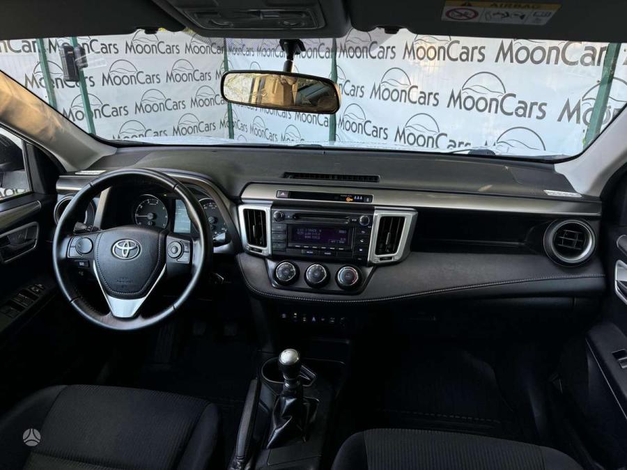 White Toyota RAV4 2016 in Vilnius, with an engine capacity of 2.00 L and mileage of 228 thousand km for 11400 €, photo 12 on AUTOMOTO.COM.LV