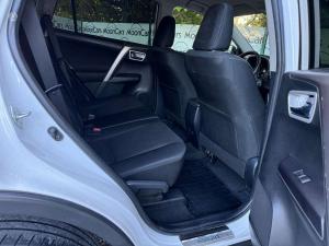 White Toyota RAV4 2016 in Vilnius, with an engine capacity of 2.00 L and mileage of 228 thousand km for 11400 €, photo 15 on AUTOMOTO.COM.LV