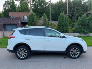 White Toyota RAV4 2016 in Vilnius, with an engine capacity of 2.49 L and mileage of 259 thousand km for 13200 €, photo 6 on AUTOMOTO.COM.LV