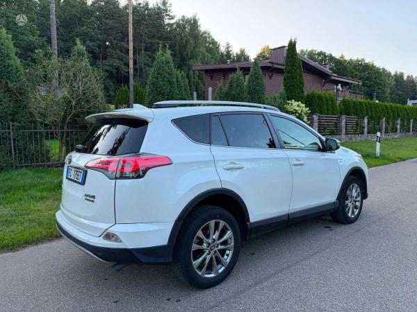 Balts Toyota RAV4 2016 Viļņa, ar dzinēja tilpumu 2.49 L un nobraukumu 259 tūkst. km par 13200 €, foto 7 vietnē AUTOMOTO.COM.LV