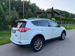 White Toyota RAV4 2016 in Vilnius, with an engine capacity of 2.49 L and mileage of 259 thousand km for 13200 €, photo 7 on AUTOMOTO.COM.LV