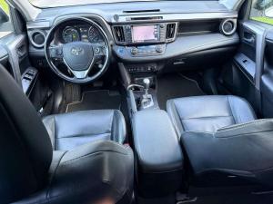 White Toyota RAV4 2016 in Vilnius, with an engine capacity of 2.49 L and mileage of 259 thousand km for 13200 €, photo 10 on AUTOMOTO.COM.LV