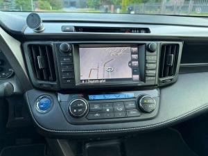 White Toyota RAV4 2016 in Vilnius, with an engine capacity of 2.49 L and mileage of 259 thousand km for 13200 €, photo 23 on AUTOMOTO.COM.LV