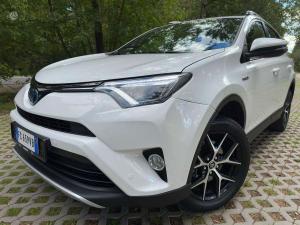White Toyota RAV4 2016 in Vilnius, with an engine capacity of 2.49 L and mileage of 183 thousand km for 16300 €, photo  on AUTOMOTO.COM.LV