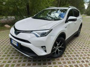 White Toyota RAV4 2016 in Vilnius, with an engine capacity of 2.49 L and mileage of 183 thousand km for 16300 €, photo 3 on AUTOMOTO.COM.LV