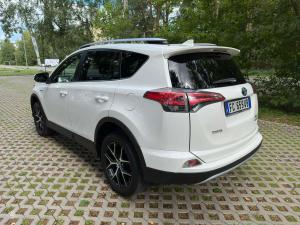 White Toyota RAV4 2016 in Vilnius, with an engine capacity of 2.49 L and mileage of 183 thousand km for 16300 €, photo 5 on AUTOMOTO.COM.LV