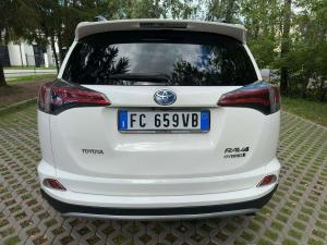 White Toyota RAV4 2016 in Vilnius, with an engine capacity of 2.49 L and mileage of 183 thousand km for 16300 €, photo 9 on AUTOMOTO.COM.LV