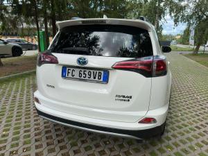White Toyota RAV4 2016 in Vilnius, with an engine capacity of 2.49 L and mileage of 183 thousand km for 16300 €, photo 10 on AUTOMOTO.COM.LV