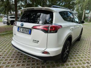 White Toyota RAV4 2016 in Vilnius, with an engine capacity of 2.49 L and mileage of 183 thousand km for 16300 €, photo 11 on AUTOMOTO.COM.LV