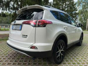 White Toyota RAV4 2016 in Vilnius, with an engine capacity of 2.49 L and mileage of 183 thousand km for 16300 €, photo 12 on AUTOMOTO.COM.LV