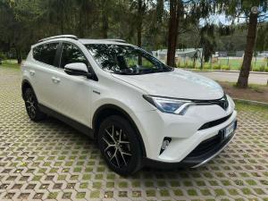 White Toyota RAV4 2016 in Vilnius, with an engine capacity of 2.49 L and mileage of 183 thousand km for 16300 €, photo 14 on AUTOMOTO.COM.LV