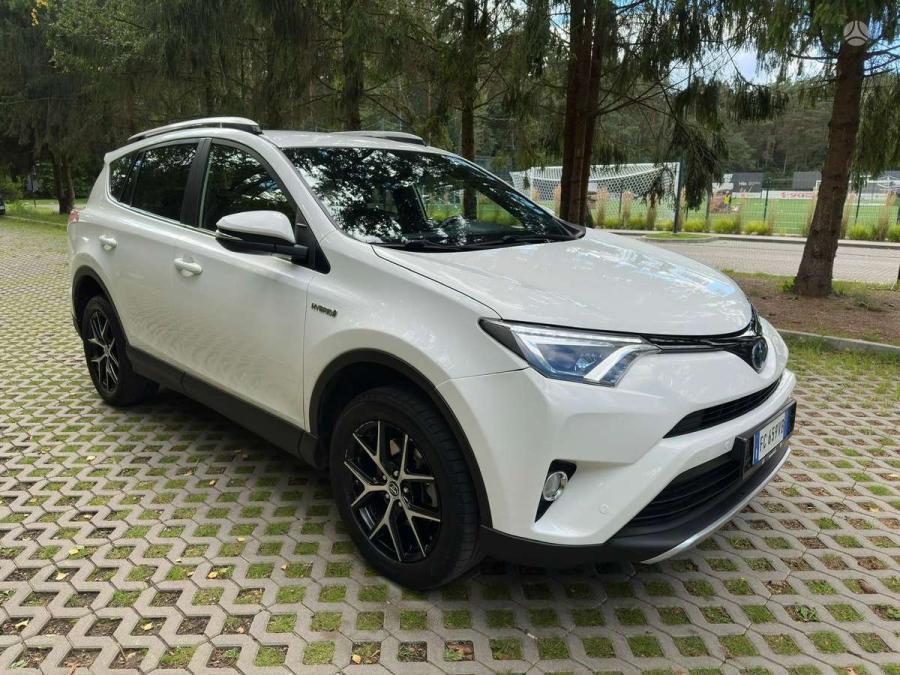 White Toyota RAV4 2016 in Vilnius, with an engine capacity of 2.49 L and mileage of 183 thousand km for 16300 €, photo 14 on AUTOMOTO.COM.LV
