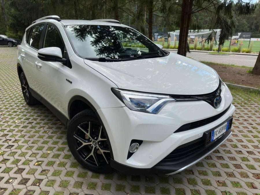 White Toyota RAV4 2016 in Vilnius, with an engine capacity of 2.49 L and mileage of 183 thousand km for 16300 €, photo 15 on AUTOMOTO.COM.LV
