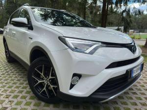 White Toyota RAV4 2016 in Vilnius, with an engine capacity of 2.49 L and mileage of 183 thousand km for 16300 €, photo 16 on AUTOMOTO.COM.LV