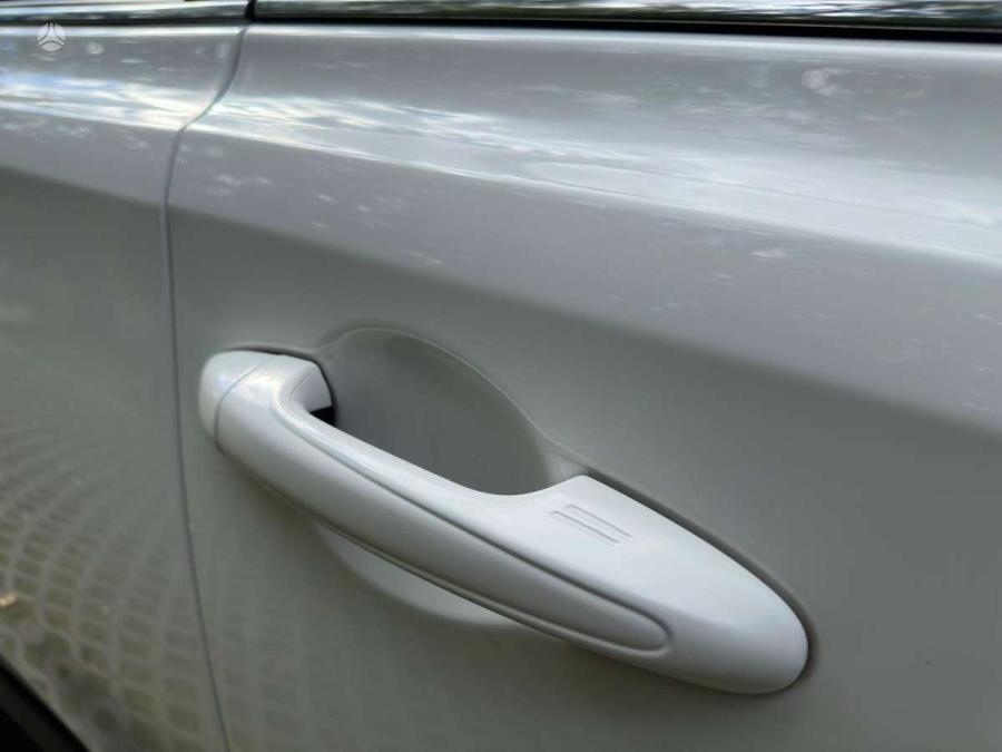 White Toyota RAV4 2016 in Vilnius, with an engine capacity of 2.49 L and mileage of 183 thousand km for 16300 €, photo 21 on AUTOMOTO.COM.LV