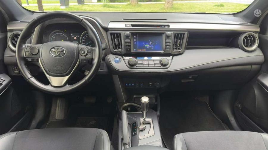 White Toyota RAV4 2016 in Vilnius, with an engine capacity of 2.49 L and mileage of 183 thousand km for 16300 €, photo 22 on AUTOMOTO.COM.LV