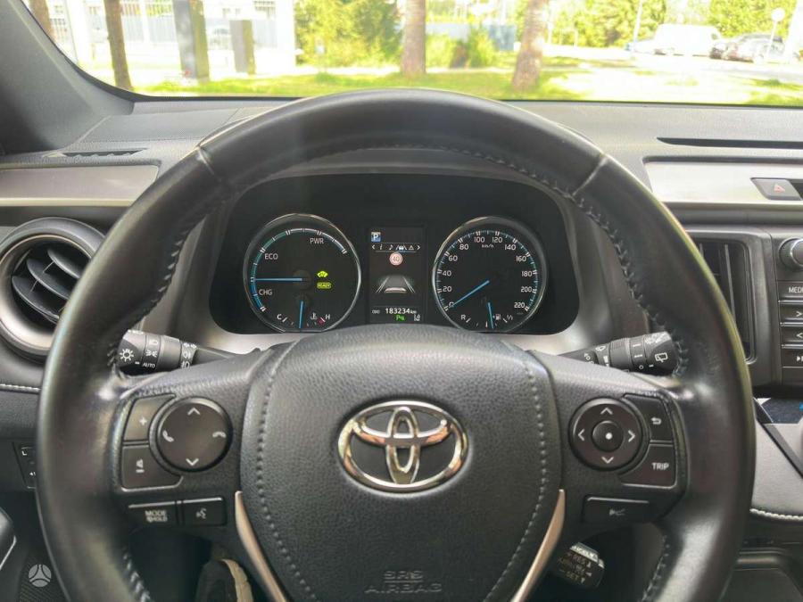 White Toyota RAV4 2016 in Vilnius, with an engine capacity of 2.49 L and mileage of 183 thousand km for 16300 €, photo 26 on AUTOMOTO.COM.LV