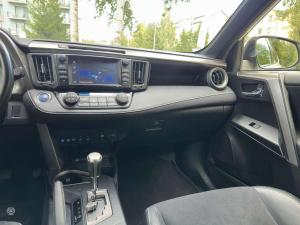 White Toyota RAV4 2016 in Vilnius, with an engine capacity of 2.49 L and mileage of 183 thousand km for 16300 €, photo 27 on AUTOMOTO.COM.LV