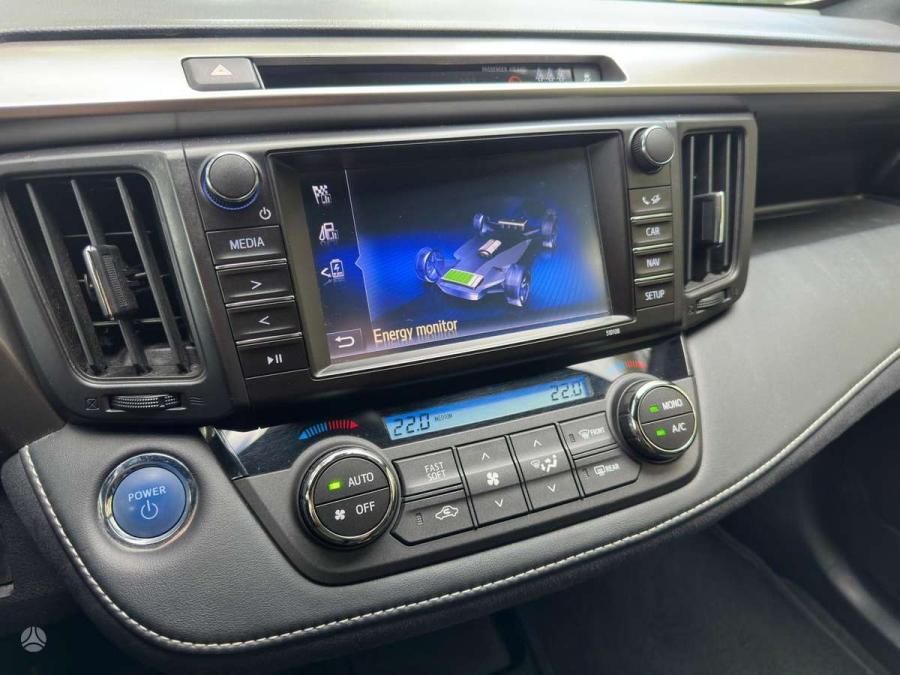 White Toyota RAV4 2016 in Vilnius, with an engine capacity of 2.49 L and mileage of 183 thousand km for 16300 €, photo 28 on AUTOMOTO.COM.LV
