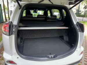 White Toyota RAV4 2016 in Vilnius, with an engine capacity of 2.49 L and mileage of 183 thousand km for 16300 €, photo 38 on AUTOMOTO.COM.LV