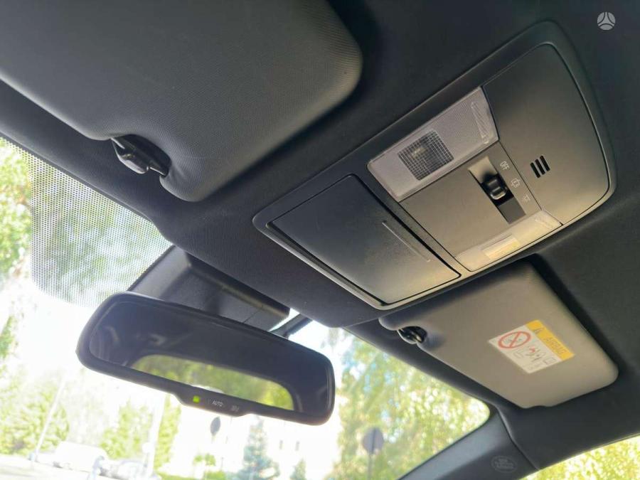 White Toyota RAV4 2016 in Vilnius, with an engine capacity of 2.49 L and mileage of 183 thousand km for 16300 €, photo 42 on AUTOMOTO.COM.LV