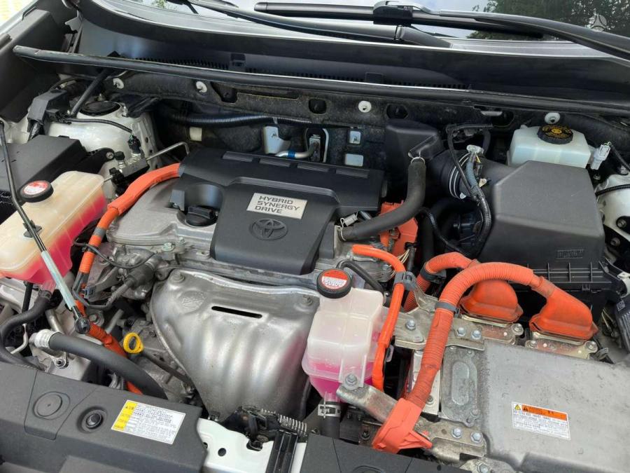 White Toyota RAV4 2016 in Vilnius, with an engine capacity of 2.49 L and mileage of 183 thousand km for 16300 €, photo 50 on AUTOMOTO.COM.LV