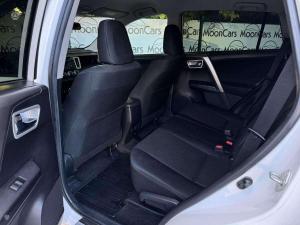 White Toyota RAV4 2016 in Vilnius, with an engine capacity of 2.00 L and mileage of 228 thousand km for 11400 €, photo 14 on AUTOMOTO.COM.LV