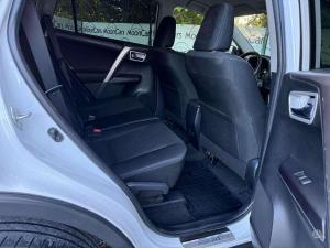 White Toyota RAV4 2016 in Vilnius, with an engine capacity of 2.00 L and mileage of 228 thousand km for 11400 €, photo 15 on AUTOMOTO.COM.LV