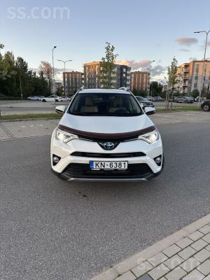 Balts Toyota RAV4 2016 Rīga, ar dzinēja tilpumu 2.50 L un nobraukumu 193 tūkst. km par 17500 €, foto  vietnē AUTOMOTO.COM.LV