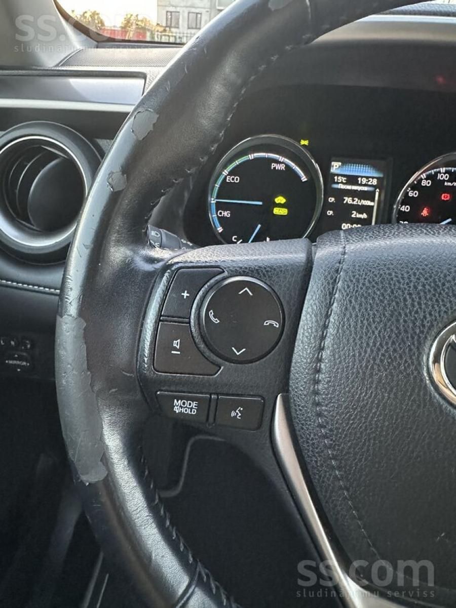White Toyota RAV4 2016 in Riga, with an engine capacity of 2.50 L and mileage of 193 thousand km for 17500 €, photo 15 on AUTOMOTO.COM.LV