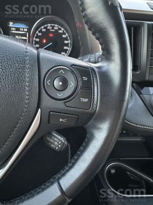 White Toyota RAV4 2016 in Riga, with an engine capacity of 2.50 L and mileage of 193 thousand km for 17500 €, photo 16 on AUTOMOTO.COM.LV