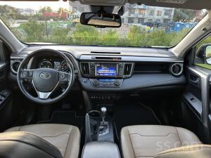 White Toyota RAV4 2016 in Riga, with an engine capacity of 2.50 L and mileage of 193 thousand km for 17500 €, photo 19 on AUTOMOTO.COM.LV