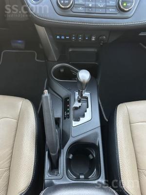 White Toyota RAV4 2016 in Riga, with an engine capacity of 2.50 L and mileage of 193 thousand km for 17500 €, photo 21 on AUTOMOTO.COM.LV