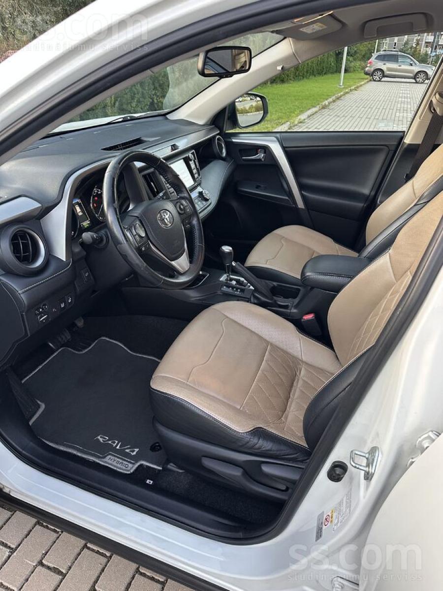 White Toyota RAV4 2016 in Riga, with an engine capacity of 2.50 L and mileage of 193 thousand km for 17500 €, photo 22 on AUTOMOTO.COM.LV