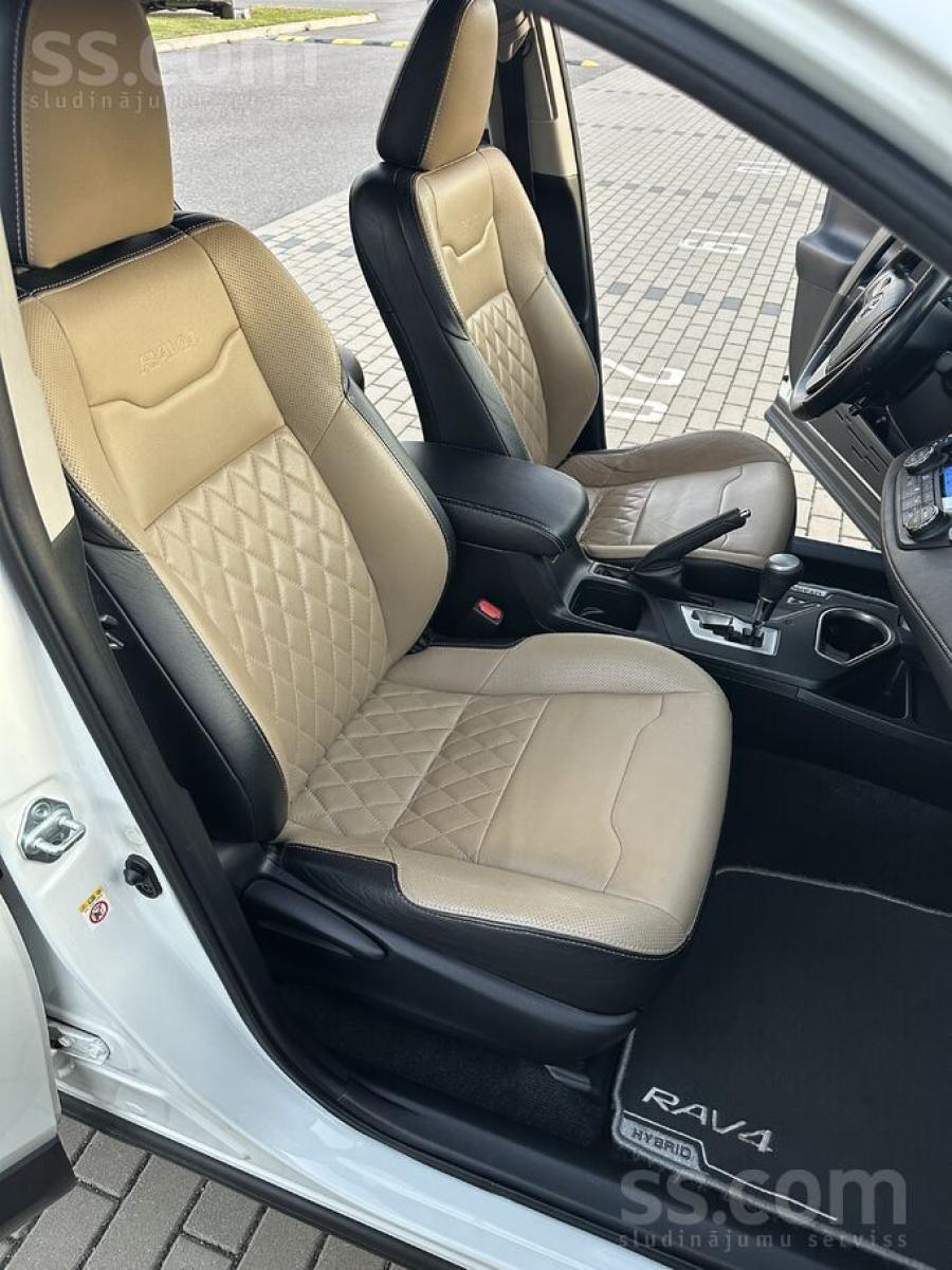White Toyota RAV4 2016 in Riga, with an engine capacity of 2.50 L and mileage of 193 thousand km for 17500 €, photo 24 on AUTOMOTO.COM.LV