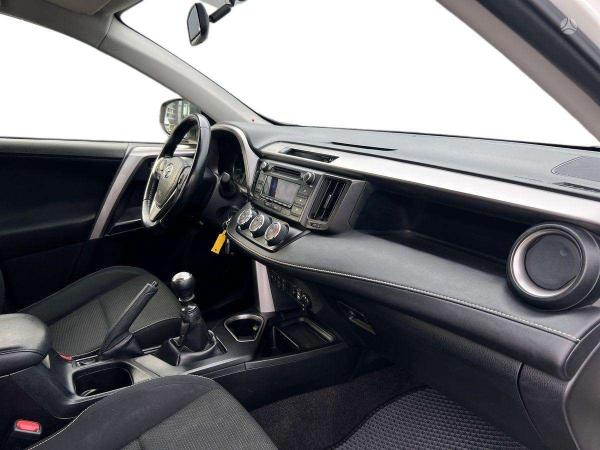 Balts Toyota RAV4 2016 Klaipėda, ar dzinēja tilpumu 1.99 L un nobraukumu 225 tūkst. km par 14500 €, foto 7 vietnē AUTOMOTO.COM.LV