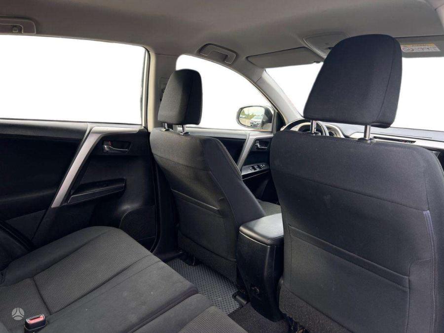 Balts Toyota RAV4 2016 Klaipėda, ar dzinēja tilpumu 1.99 L un nobraukumu 225 tūkst. km par 14500 €, foto 8 vietnē AUTOMOTO.COM.LV