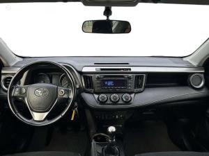 Balts Toyota RAV4 2016 Klaipėda, ar dzinēja tilpumu 1.99 L un nobraukumu 225 tūkst. km par 14500 €, foto 9 vietnē AUTOMOTO.COM.LV
