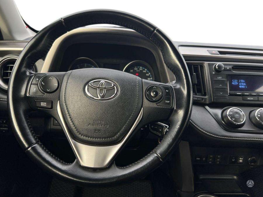 Balts Toyota RAV4 2016 Klaipėda, ar dzinēja tilpumu 1.99 L un nobraukumu 225 tūkst. km par 14500 €, foto 10 vietnē AUTOMOTO.COM.LV